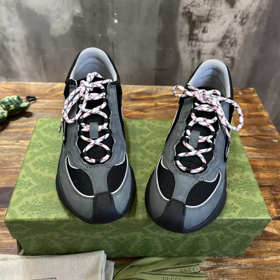 GUCCI RUN TRAINER SNEAKERS IN BLACK AND GREY