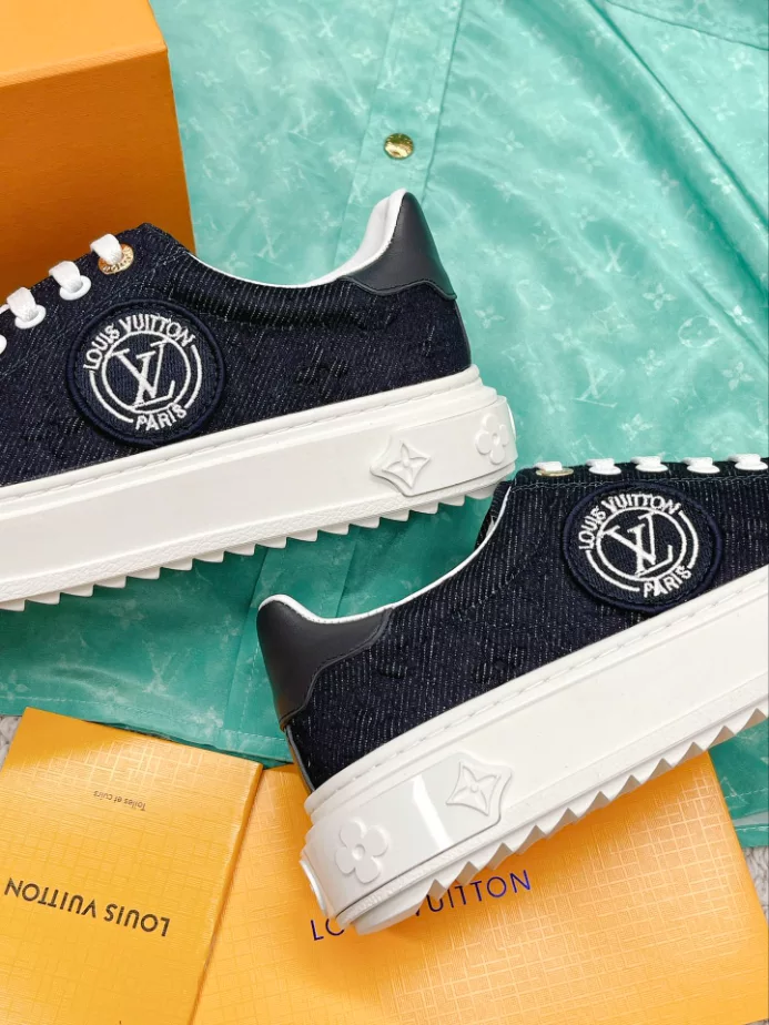 LV TIME OUT SNEAKER